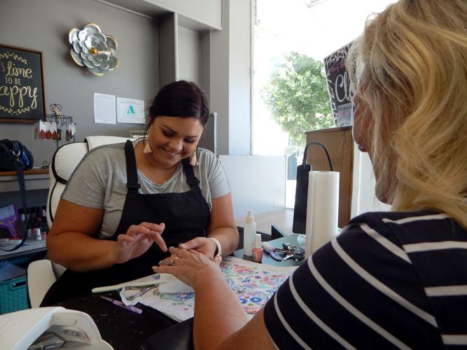 A FAMILY OF BEAUTICIANS: Mother-daughter team brings style to Main ...