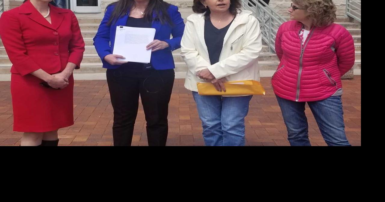 Idaho lawmakers deliver petition to prosecutor, urging her to drop ...