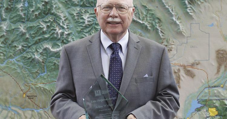 Local history enthusiast receives an Esto Perpetua Award | Local ...