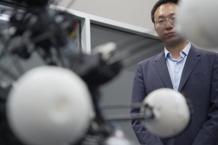 Introducing Argus, a robot with 20 legs and eyes built to move and see ...