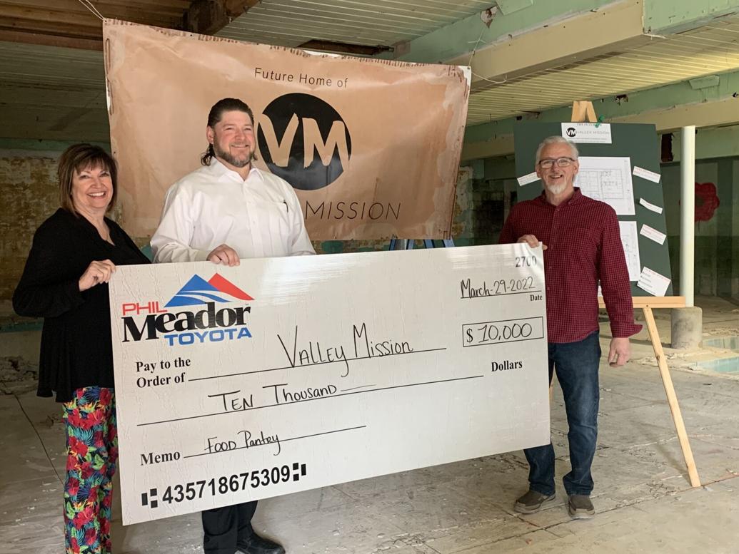 Phil Meador Toyota, Elks Lodge donate to Valley Mission | Local ...