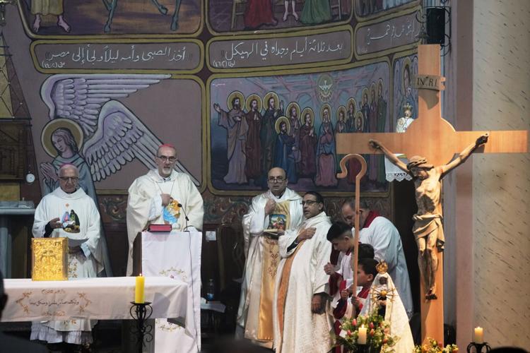 Gaza's tiny Christian community tries to capture the holiday spirit ...