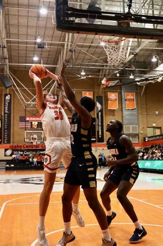 Jake O'Neil powers Bengals to 71-55 home win over Oral Roberts with ...