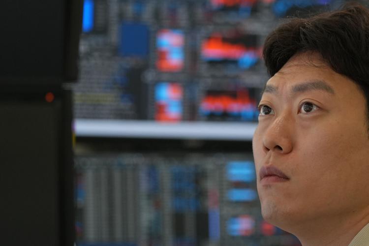 The Dow hits a record as most of Wall Street rises, but slumping AI ...