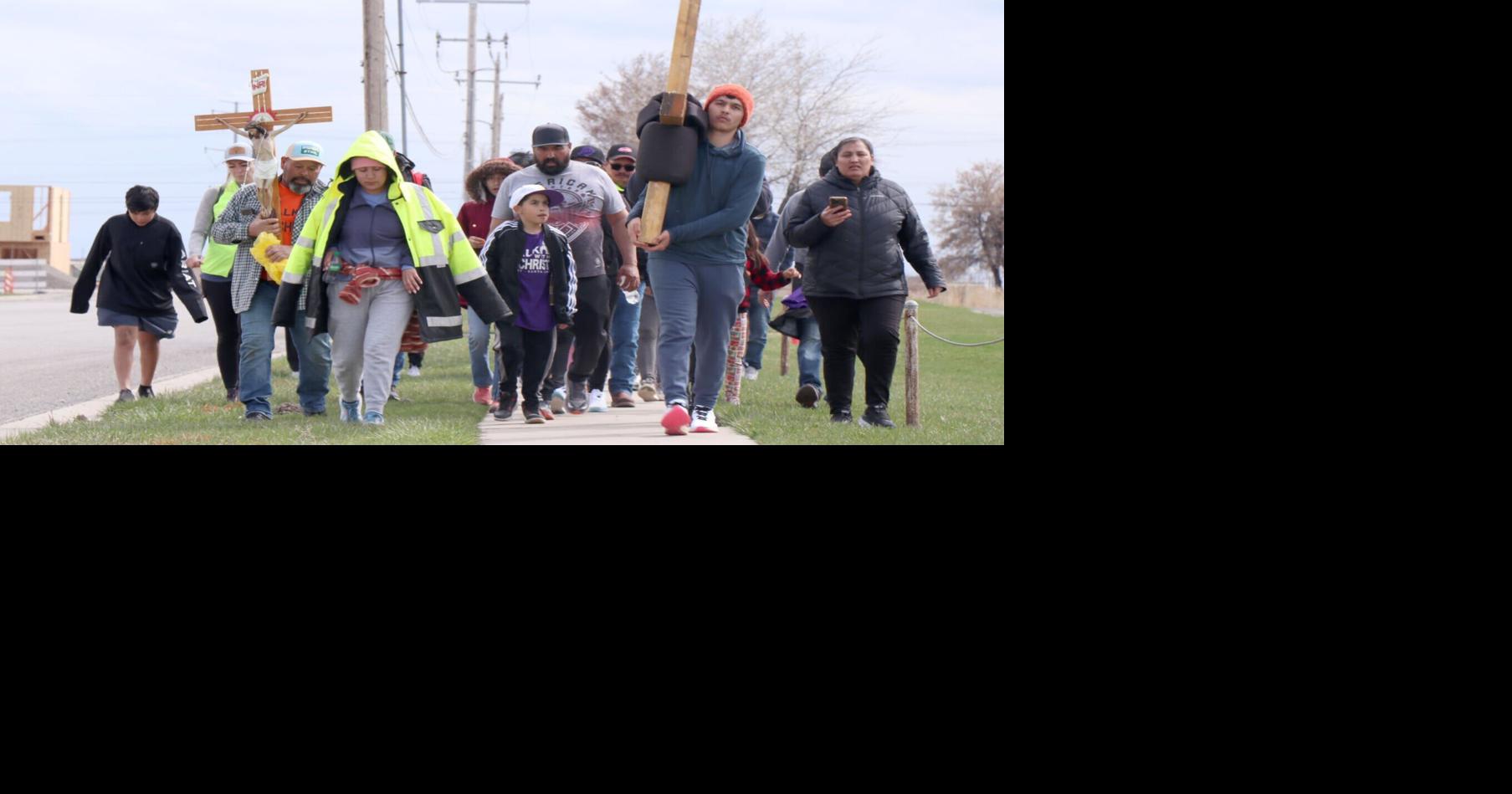 Walking with Christ: Catholics make 21-mile trek in Easter tradition ...