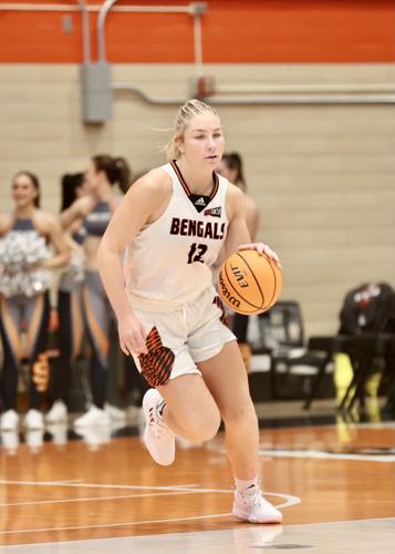 ISU women can't keep up hot shooting in fourth quarter, falling to ...