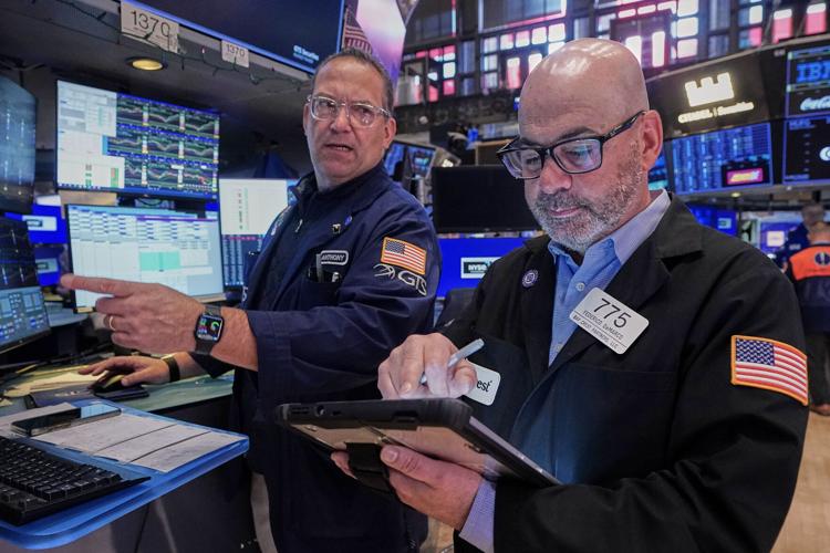 Wall Street keeps rising, even as U.S. households keep getting more ...