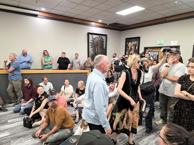 Hundreds pack City Hall for Hoku data center hearing, examiner delays ...