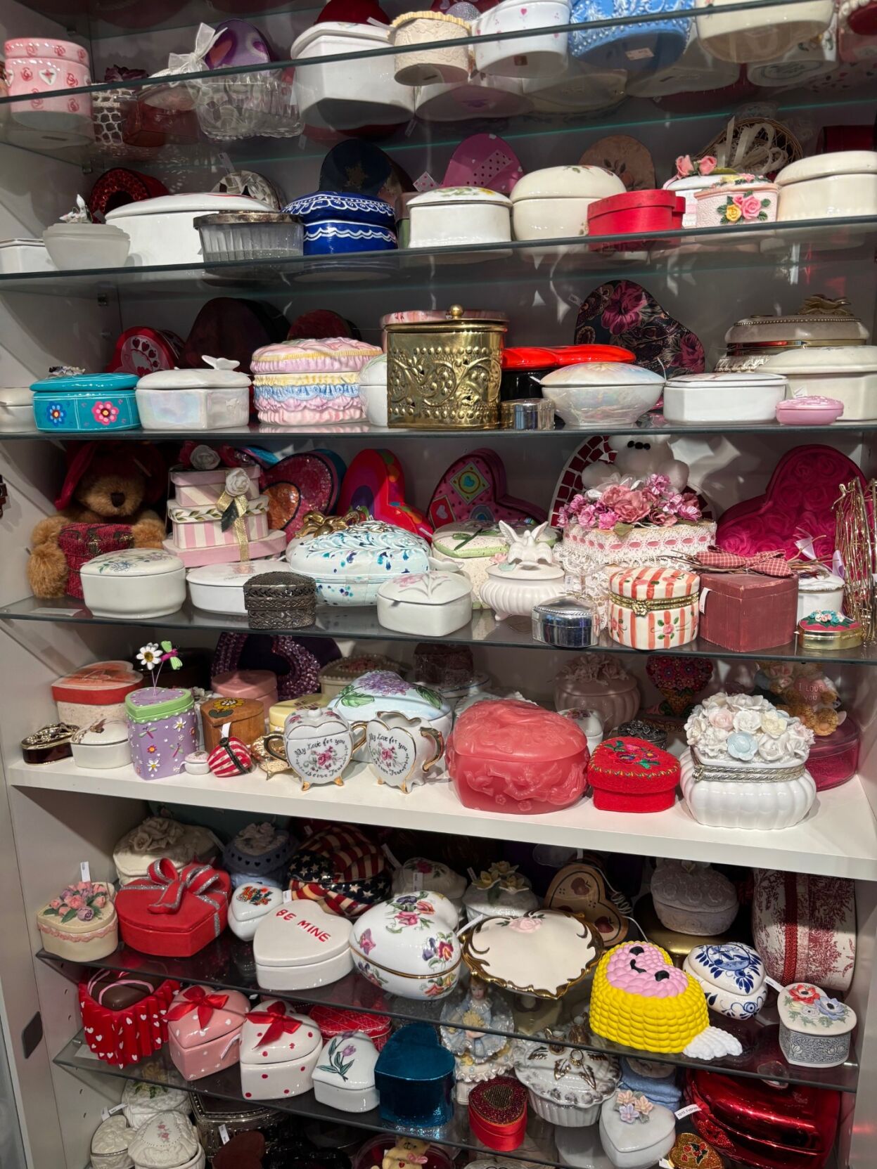 Preston woman's heart-shaped box collection recognized by Guinness ...