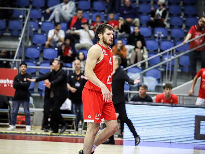 Former ISU hoops standout flees Israeli war zone, makes it home to ...