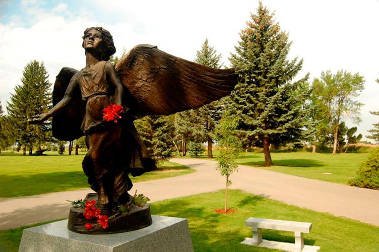 Honoring our ‘little angels’: Christmas Box Angel candlelight vigil ...