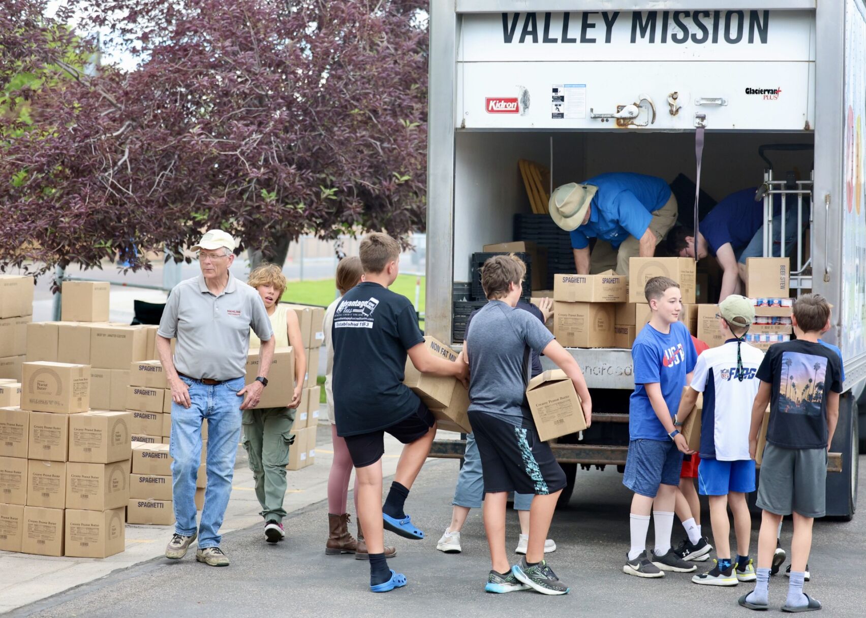 LDS Church donates over 31,000 pounds of food to local food banks ...