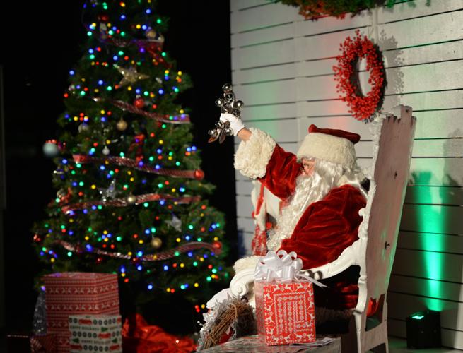 Santa Gets Drive-thru Service | Community News | independentnews.com