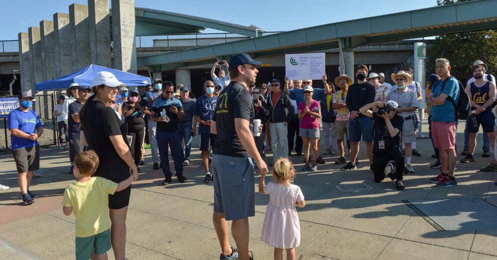 Swalwell Hikes with Constituents | News | independentnews.com