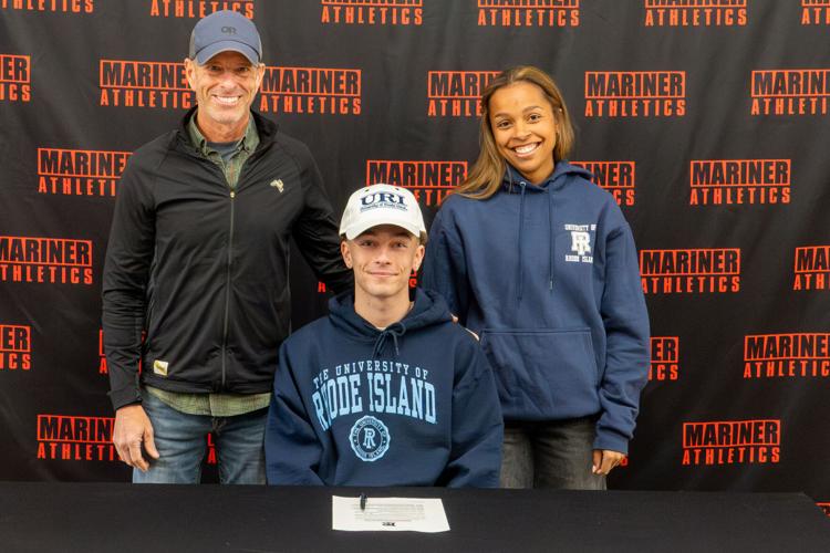 Photos: Cole Francis signs on | Sports | independentri.com