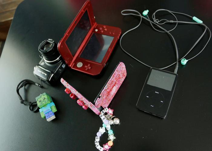 C U IRL: Why some people are switching to “dumb” phones to cut back on ...