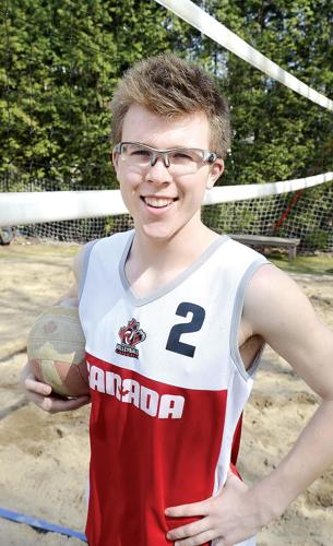 MacIntyre serves up incredible rally
