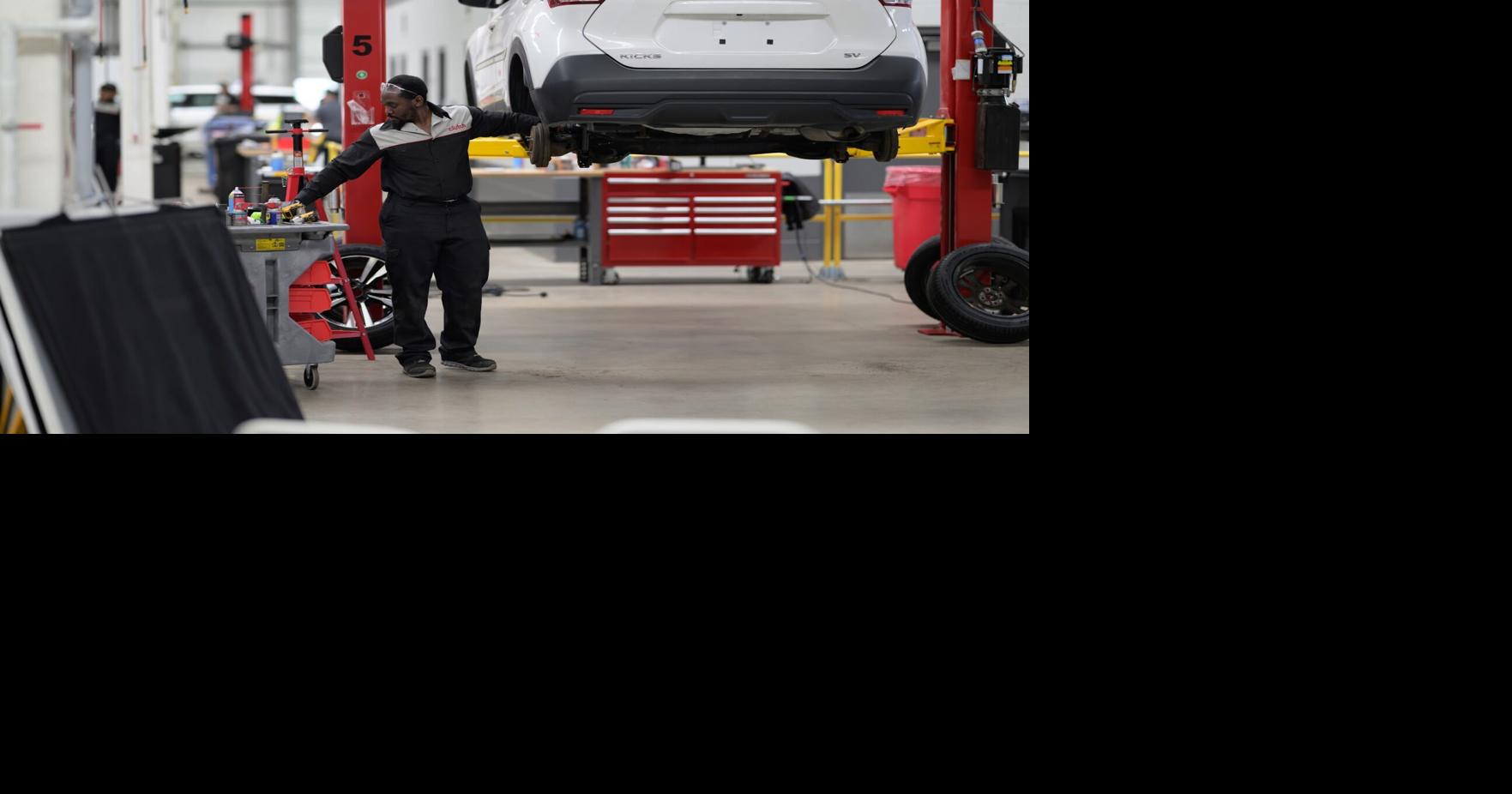 This Ontario car seller plans to hire hundreds of workers