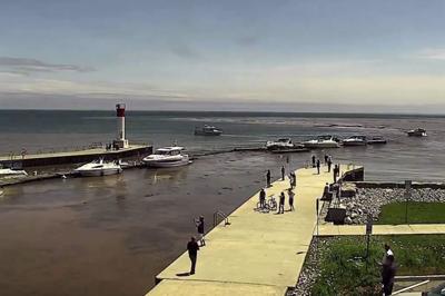 Heavy flooding breaks docks, boats loose at Oakville Harbour
