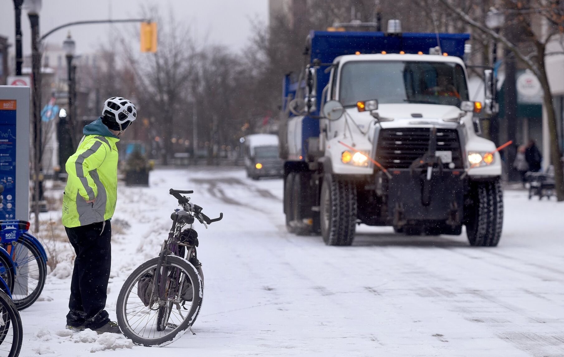 Road salt shortage Ontario 2026: Safe alternatives