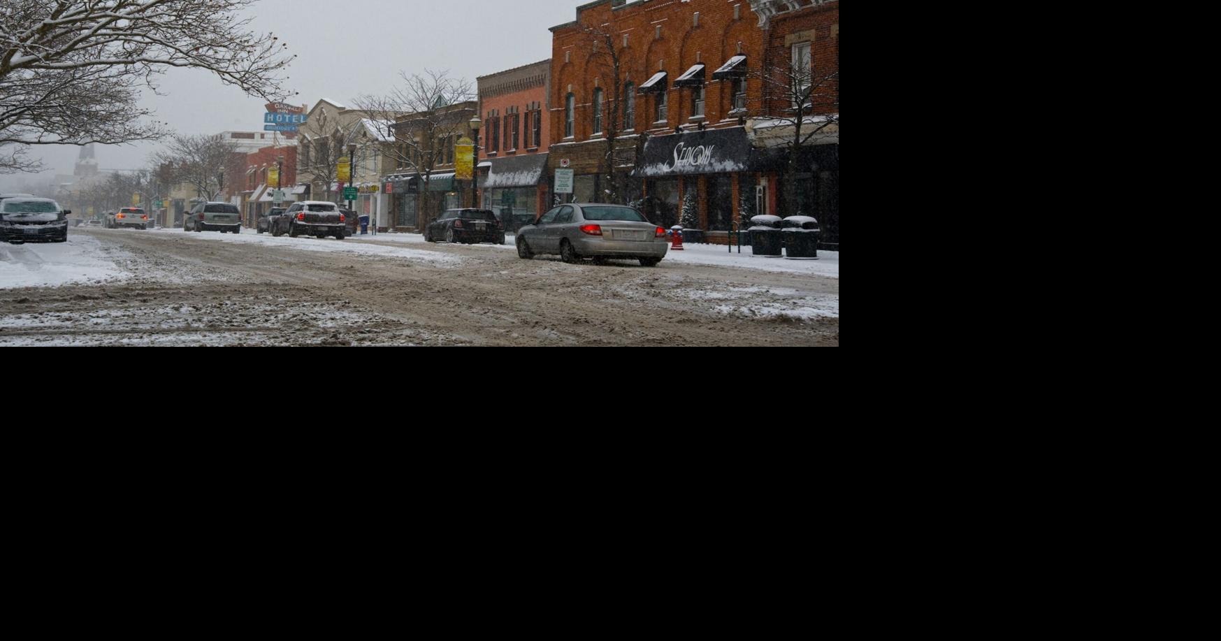 Snow storm raged on all day in Oakville
