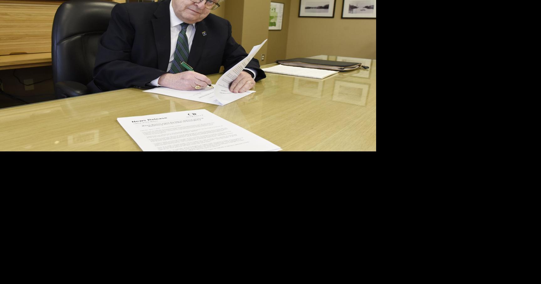 Burton talks growth, transit, Halton’s possible dissolution