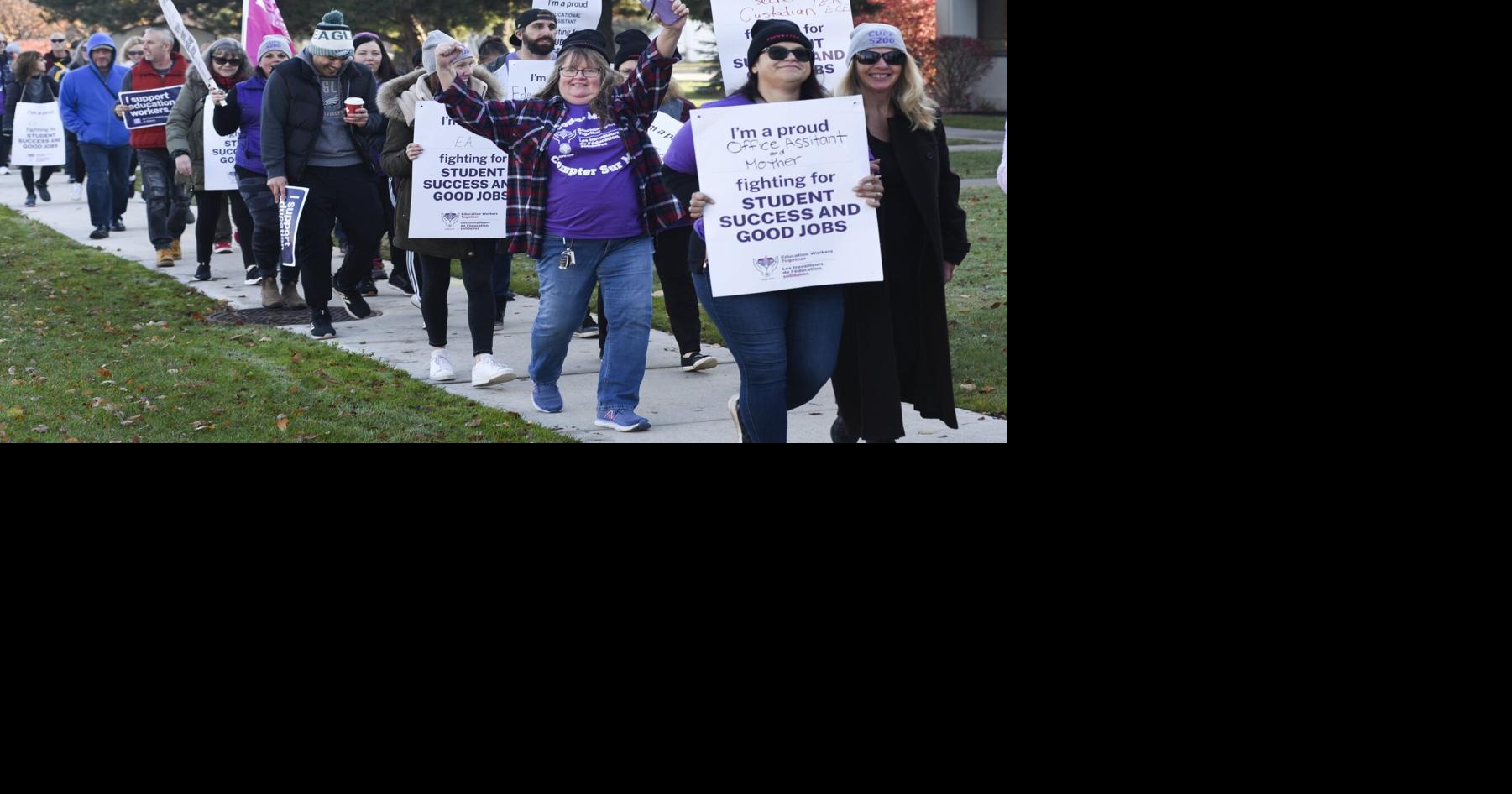 Hundreds protest in Burlington supporting CUPE education workers