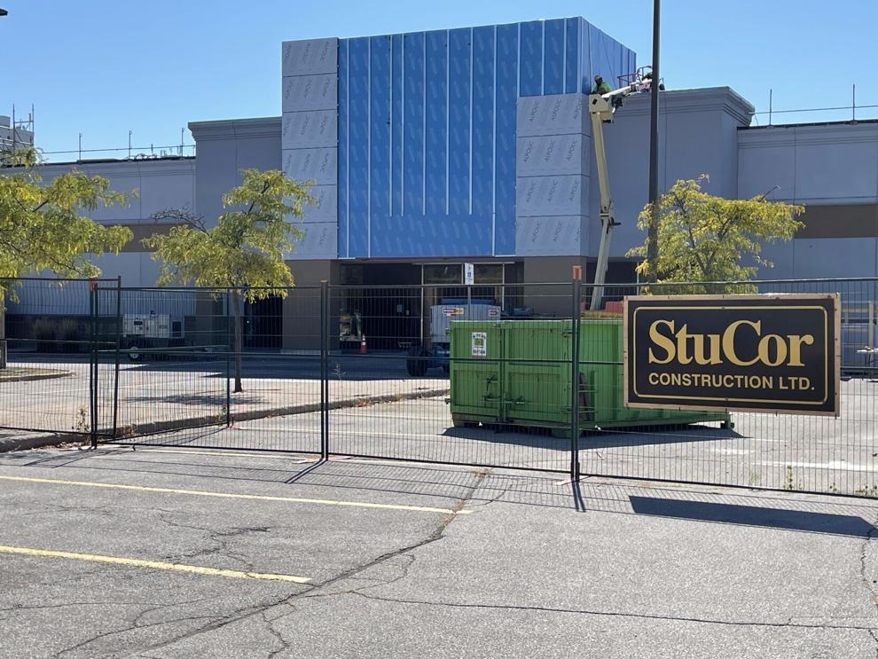No Frills, Staples opening in this Burlington plaza