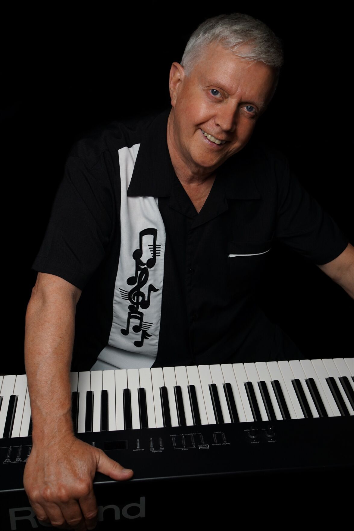 Michael Keys aims to create nice atmosphere with easy-listening music