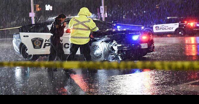 Overnight crash in Oakville sends Halton police officer and 'prisoner ...
