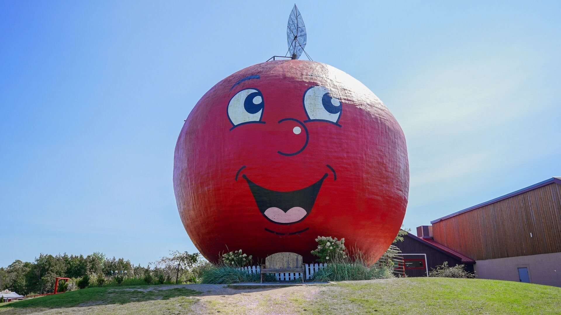 What free activities are happening at the Big Apple?