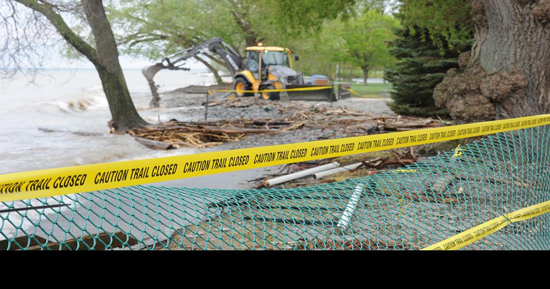 Flooding closes several Oakville waterfront parks this holiday weekend