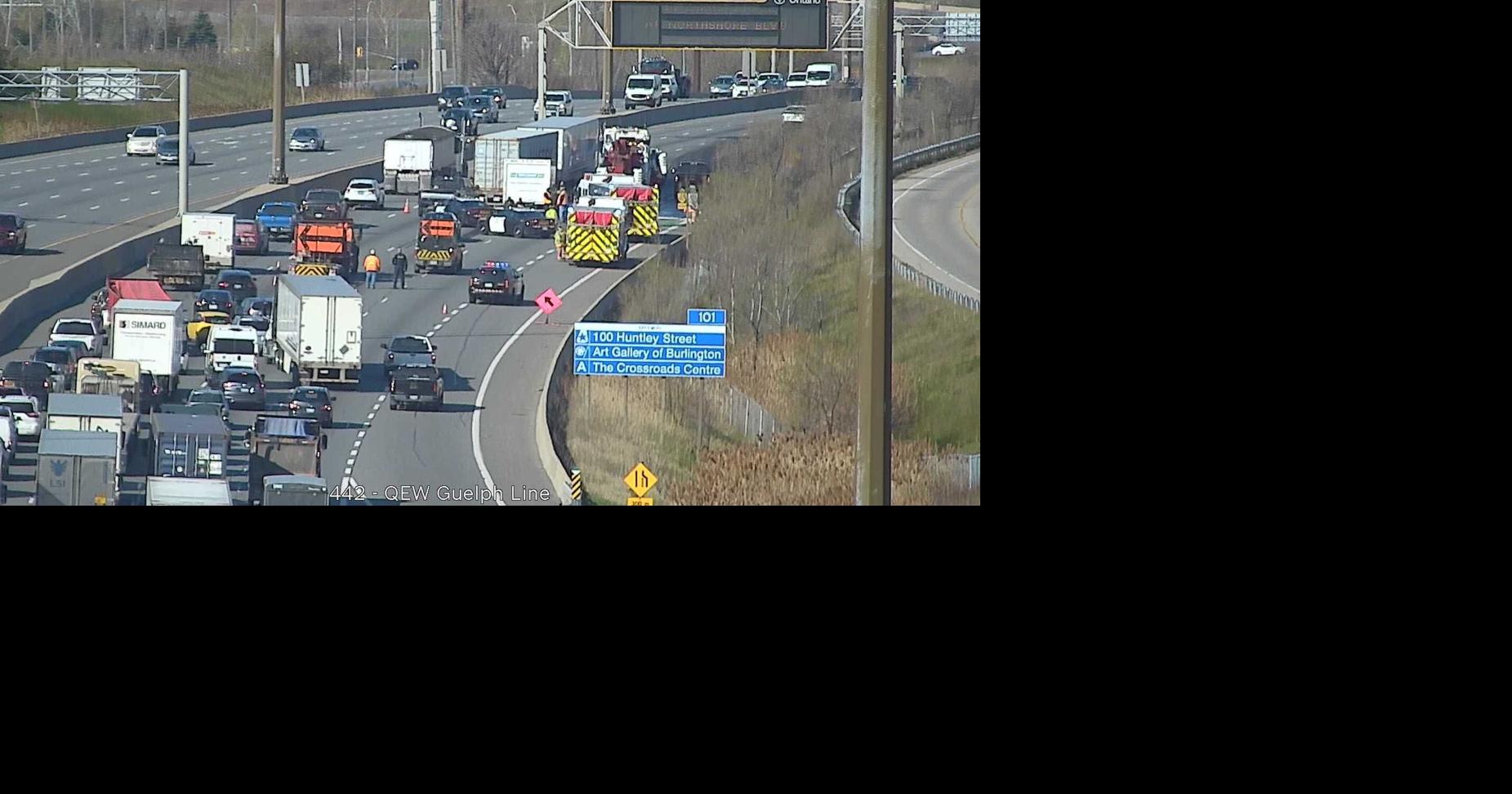 UPDATE: Multi-vehicle crash on QEW in Burlington leaves at least 1 injured