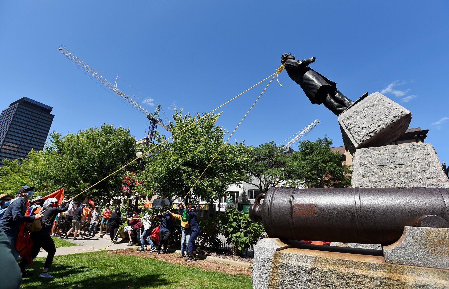 Where have Sir John A. Macdonald statues been vandalized?