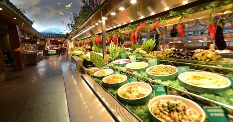 Is Mandarin open on Christmas Day?