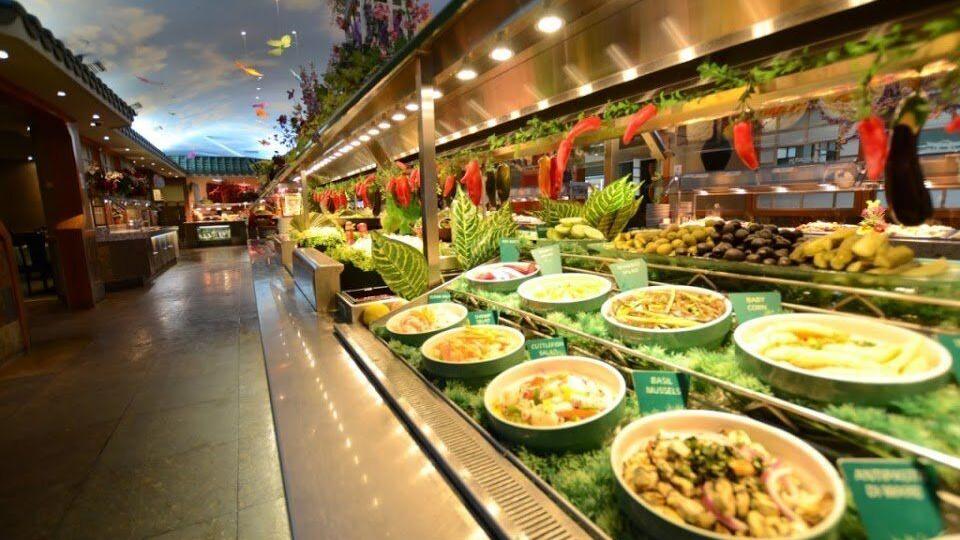 Is Mandarin open on Christmas Day?
