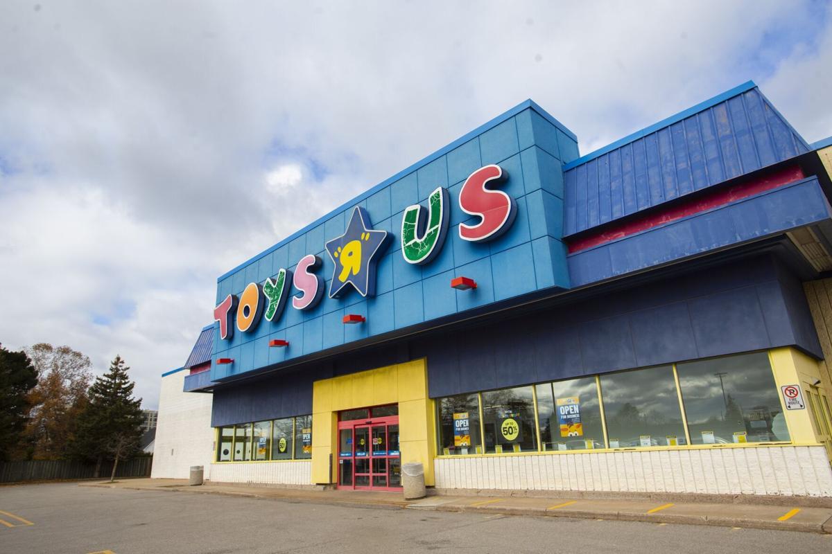 Toys ‘R’ Us Canada quietly closes dozens of stores