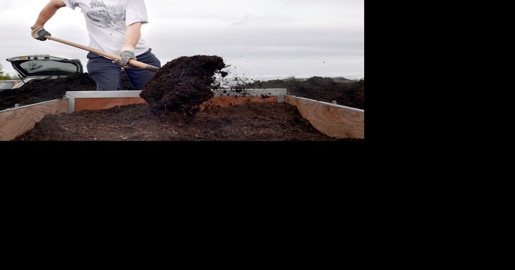 Halton hosts Compost Giveaway event