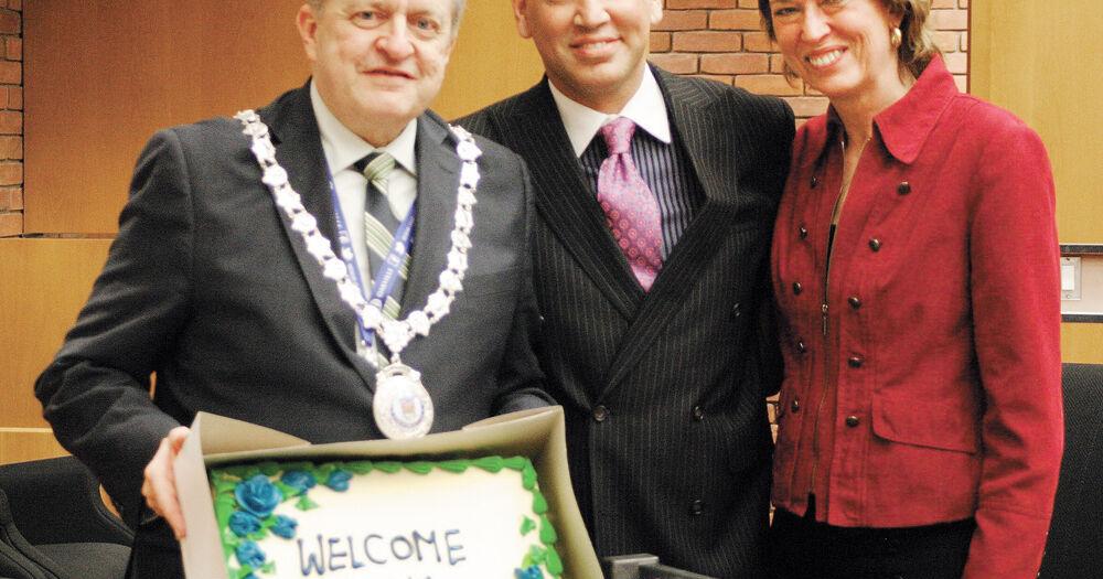 Town Council gives Max Khan warm welcome