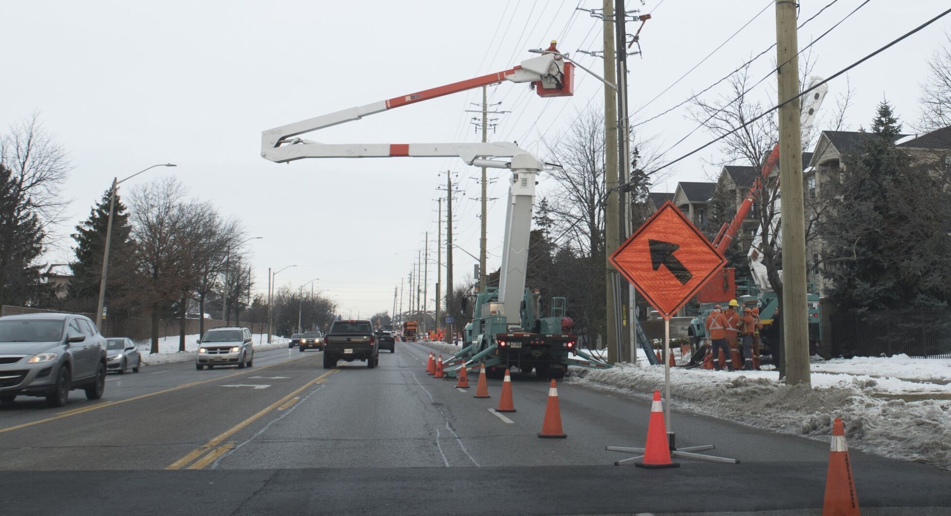 Burlington Hydro crews in Muskoka helping to restoring power