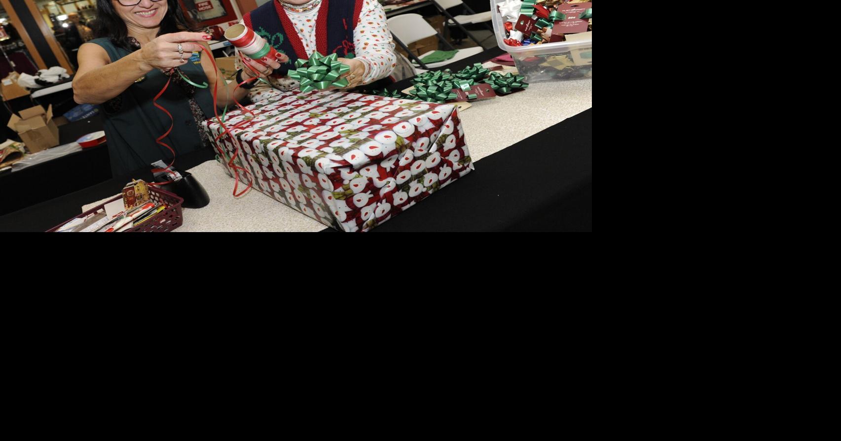 Hospital auxiliary to wrap gifts at Milton mall