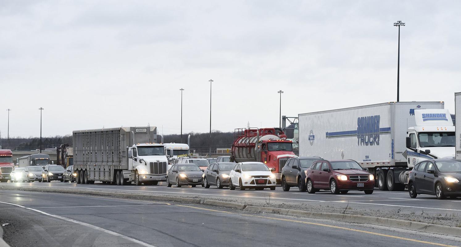 'Major road closure': Multi-vehicle crash on QEW in Burlington leaves 2 ...