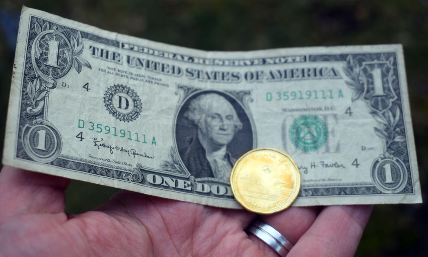 Las Vegas resorts entice Canadians with ‘at par’ dollar deal