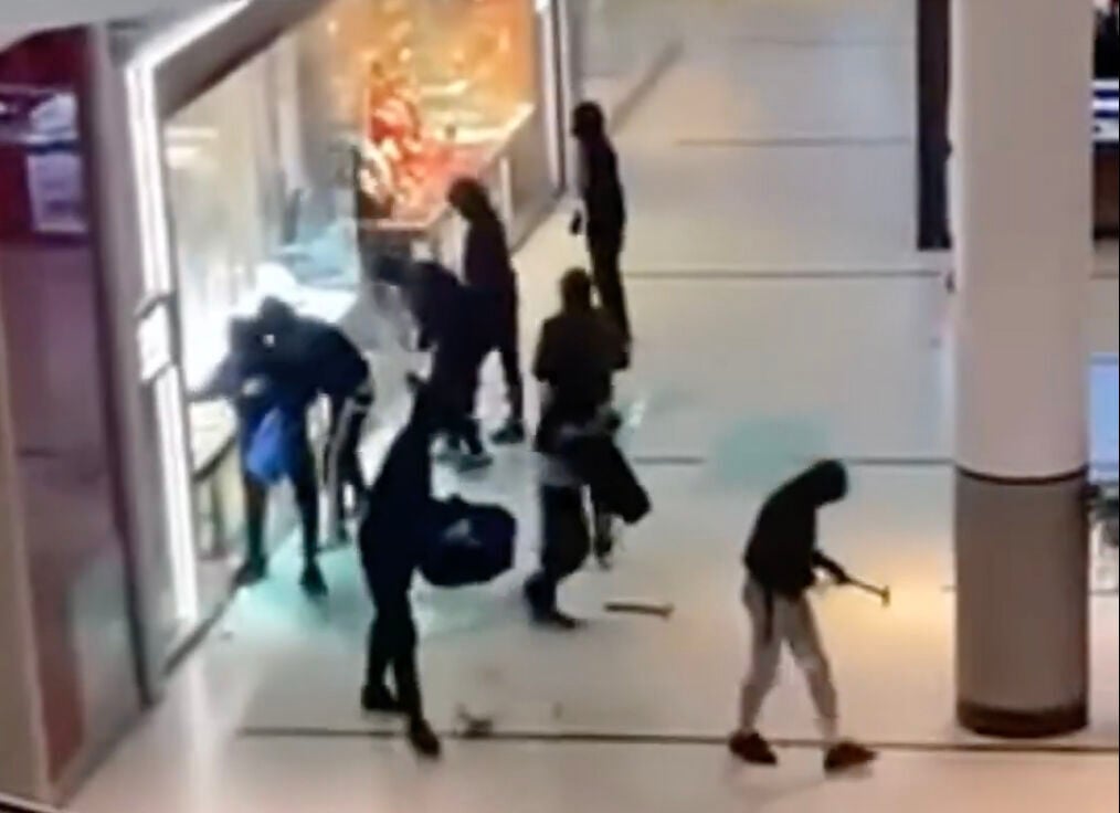 Smash-and-grab robberies at Ontario malls and video evidence