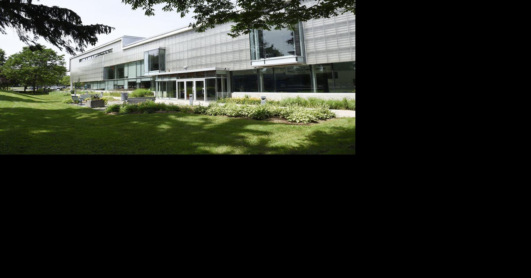 Online investment resources available at Burlington library