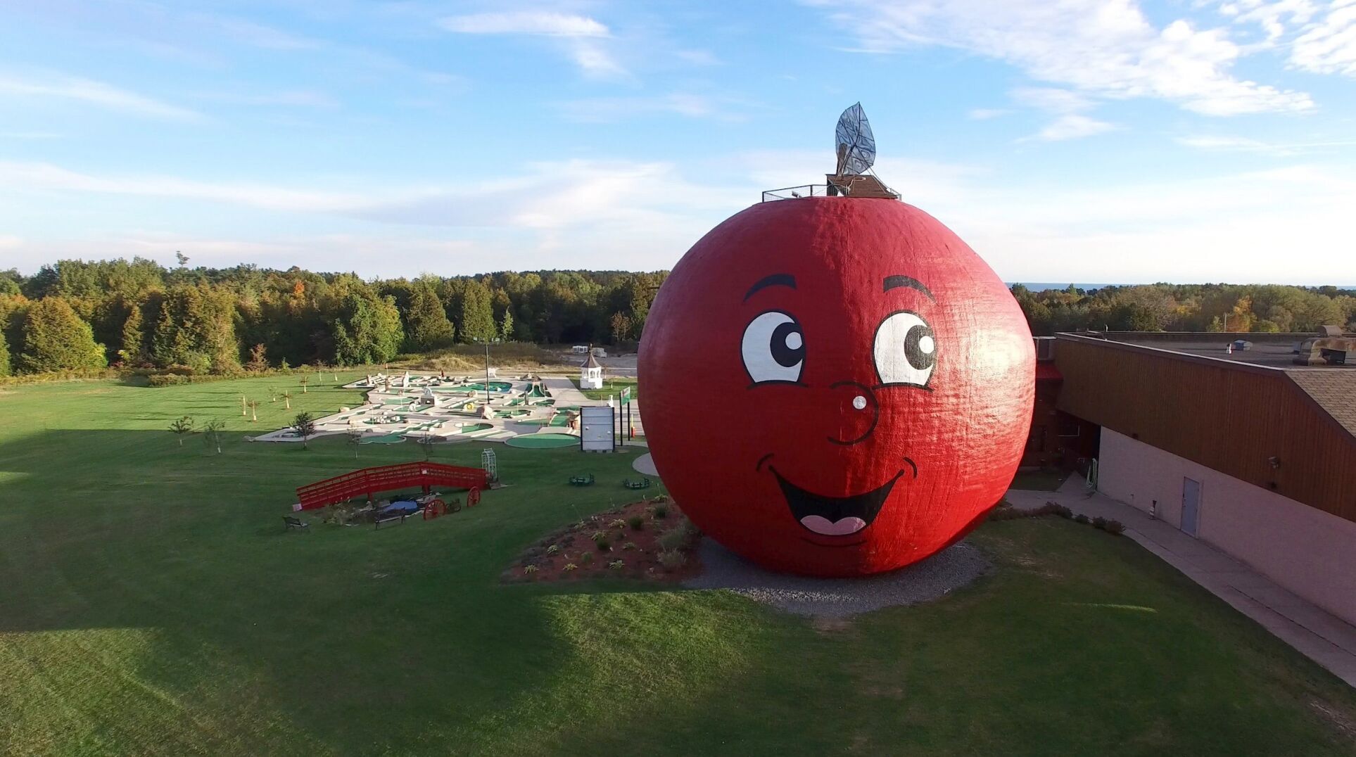 What free activities are happening at the Big Apple?