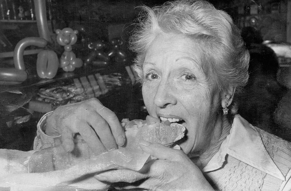 Irene Easterbrook co-owned restaurant known for foot-long hotdogs