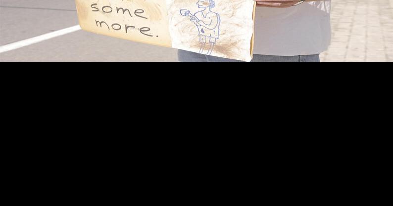 NDP rally protests meal allowance cuts