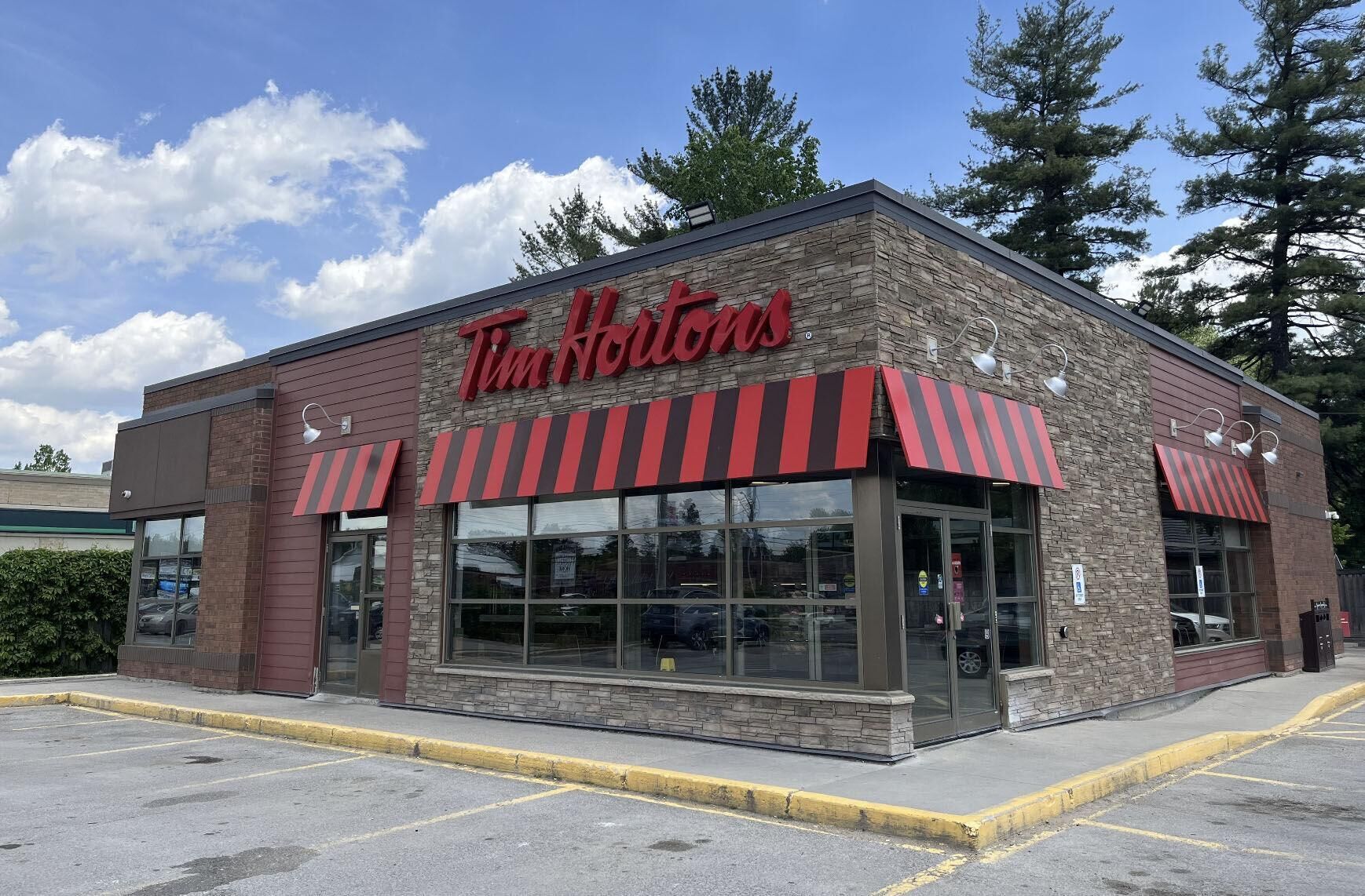 Tim Hortons offers $10,000 in ‘Battle of the Donuts’ contest