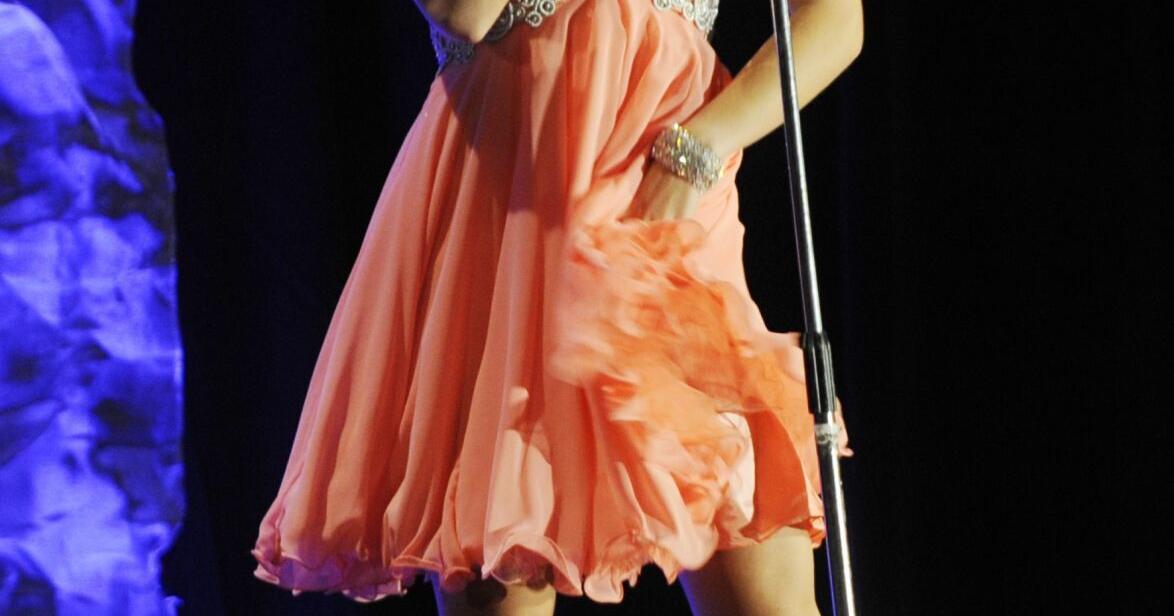 Krista Earle supports SickKids with Christmas music